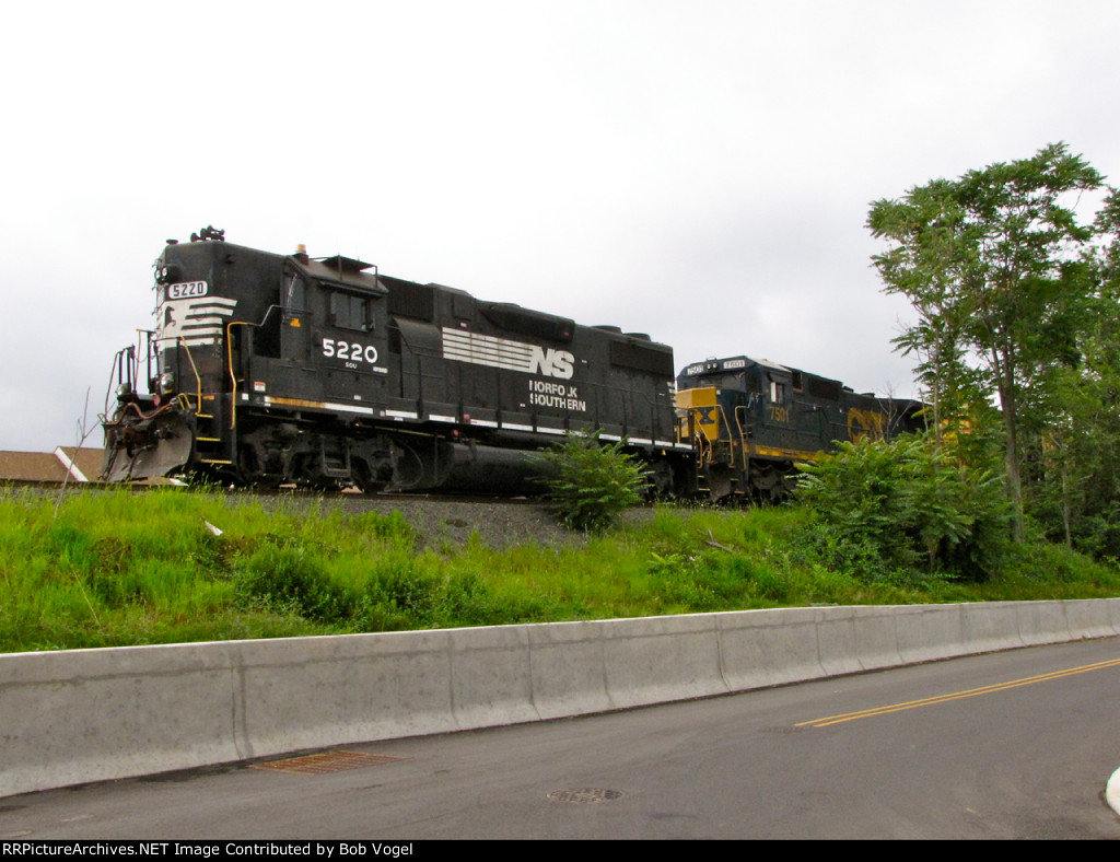 NS 5220 and CSX 7501